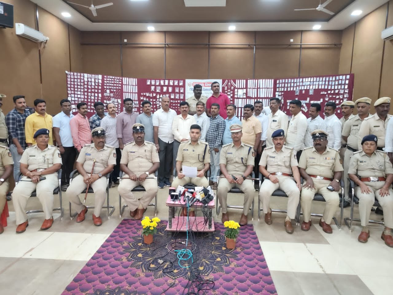 80 ಲಕ್ಷದ ಕಳ್ಳತನ ಪ್ರಕರಣ ಭೇದಿಸಿದ ಗದಗ ಪೊಲೀಸರು: 6 ಗಂಟೆಯಲ್ಲೇ ಜ್ಯುವೆಲ್ಲರಿ ...